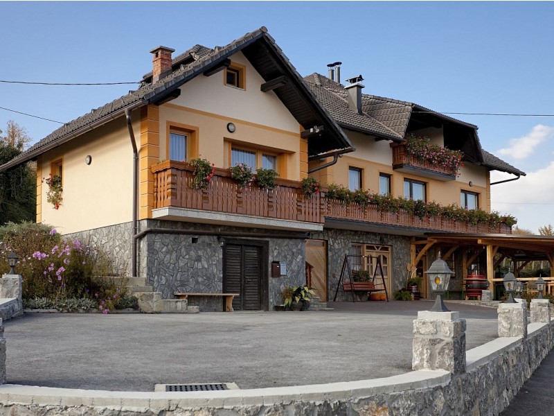 TURIZEM V ZIDANICAH - turistična kmetija Škrbina